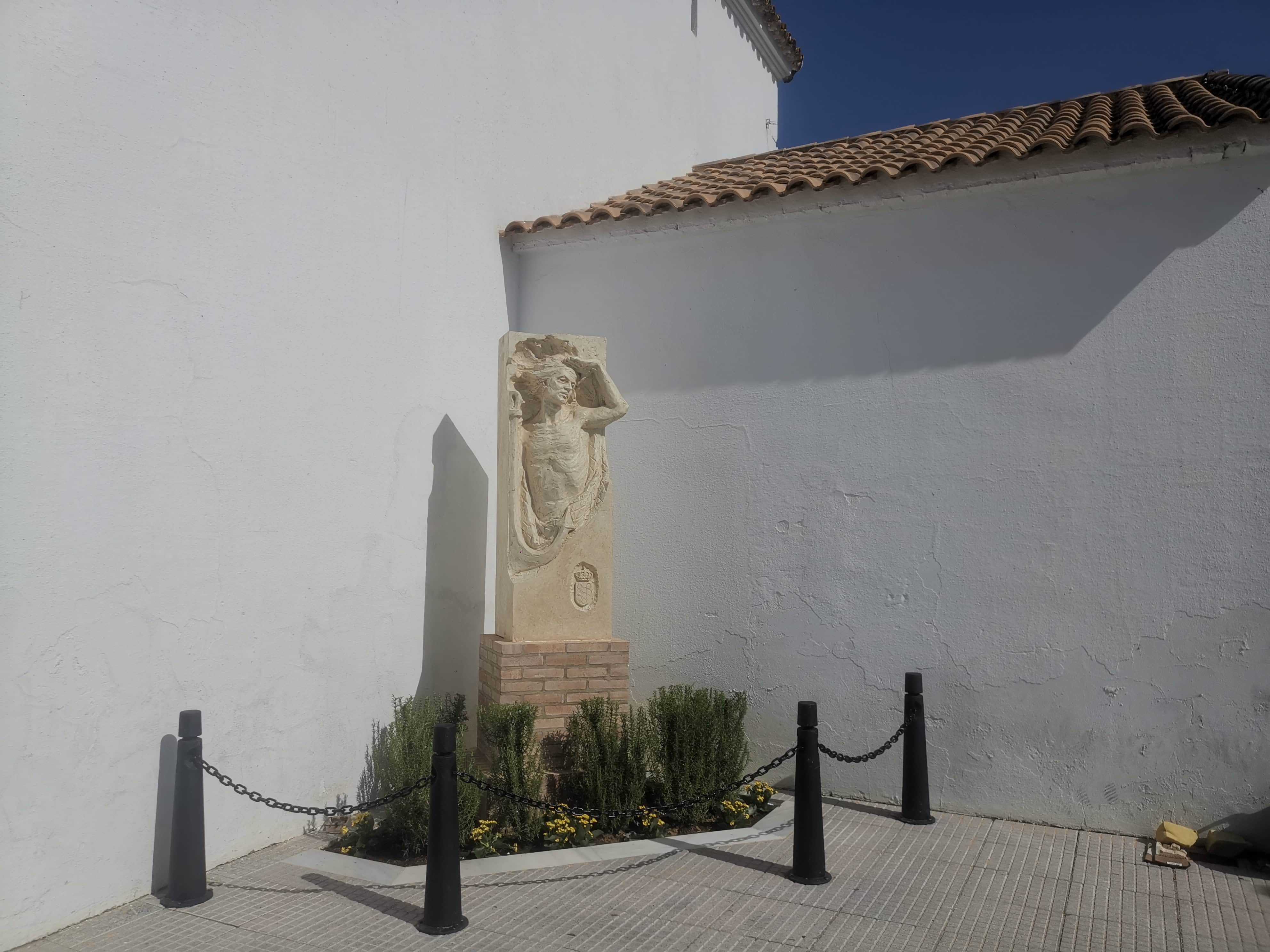La Redondela presenta el primer monumento del municipio - Canalcosta ...